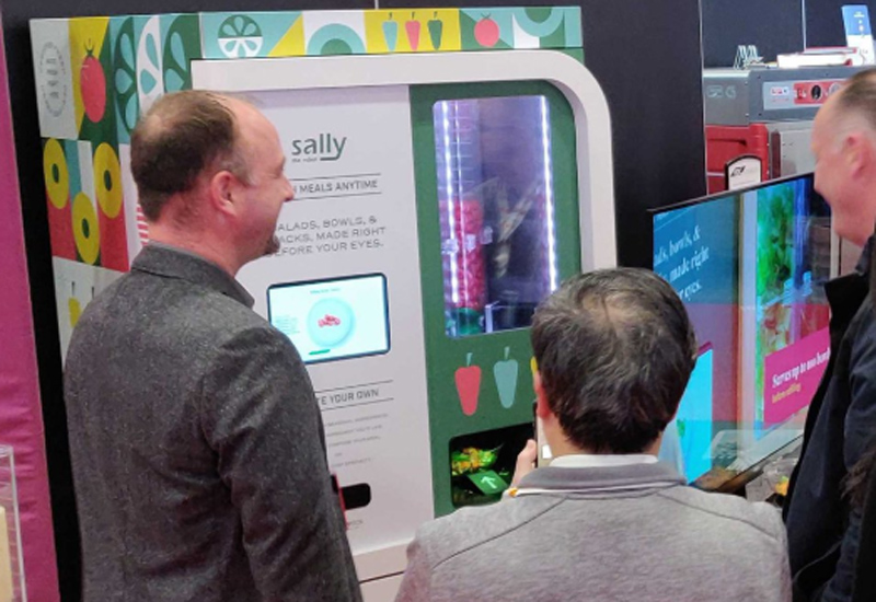 Fresh food robot returns to Chicago to serve foodservice equipment pros